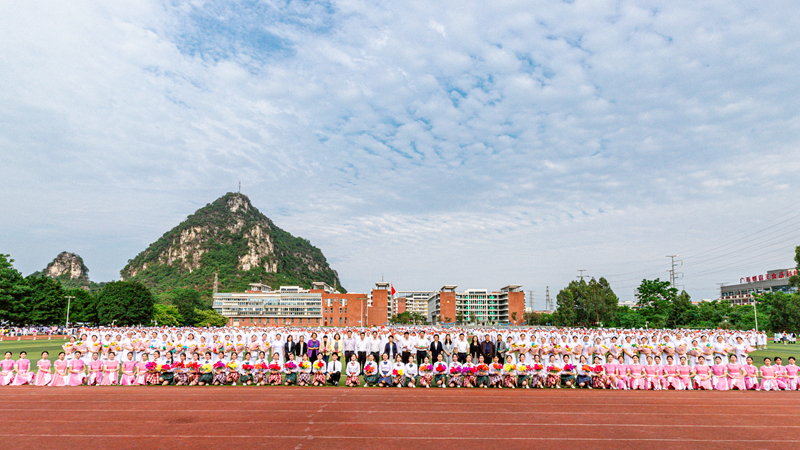 医学部隆重举行纪念国际护士节暨授帽传光仪式-广西科技大学-医学部