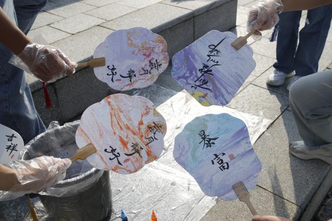 【文化育人】机械与汽车工程学院“匠心扇艺·漆彩纷呈”——漆扇活动圆满完成-机械与汽车工程学院